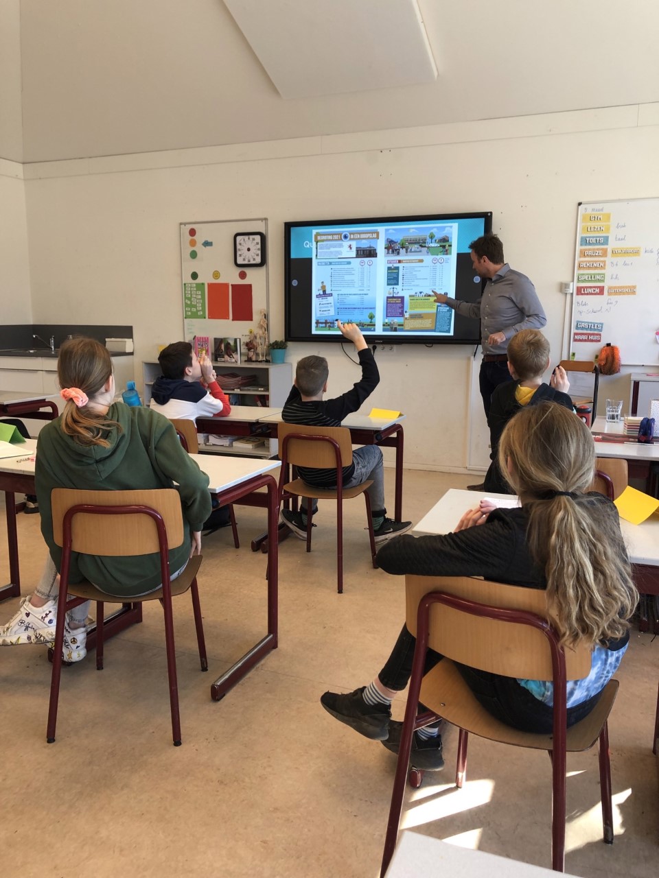 D66 Vlaardingen — Koen Kegel geeft gastles op CBS Het Anker